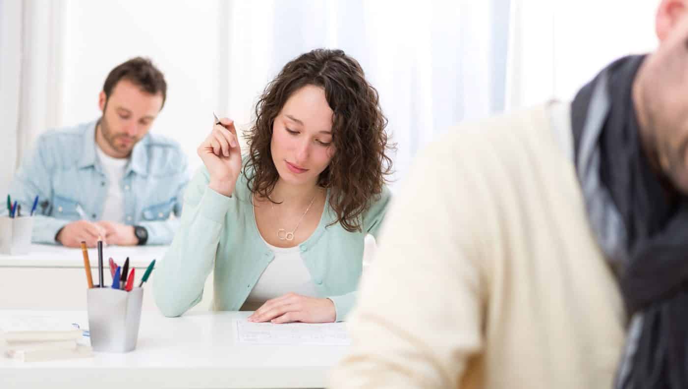 How to Be Critical - Rapid Study Skills for Students | How2Become